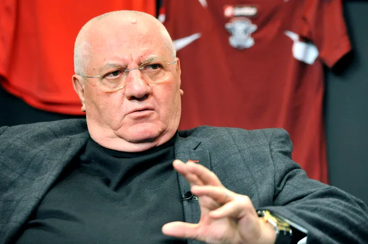 „Îl am înregistrat pe telefon!”. Cine este singurul om din România care ...